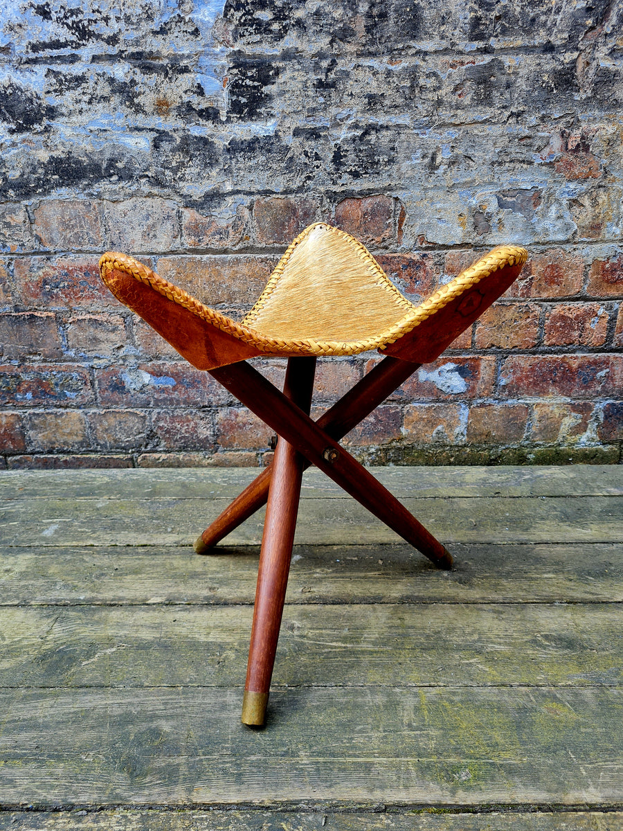 Vintage campaign style folding tripod stool – InglewoodDesign